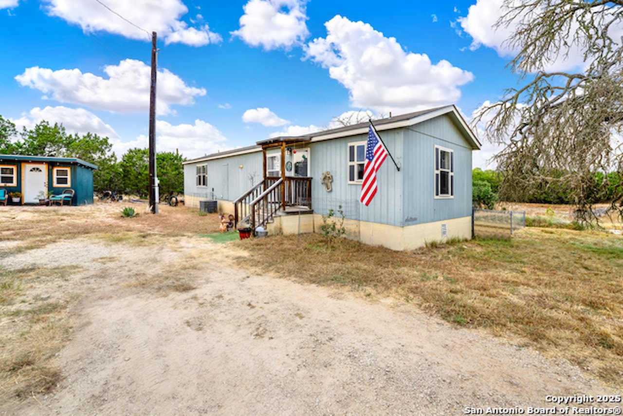 572 River Bluff, Pipe Creek, TX, 78063 | MLS # 1918247