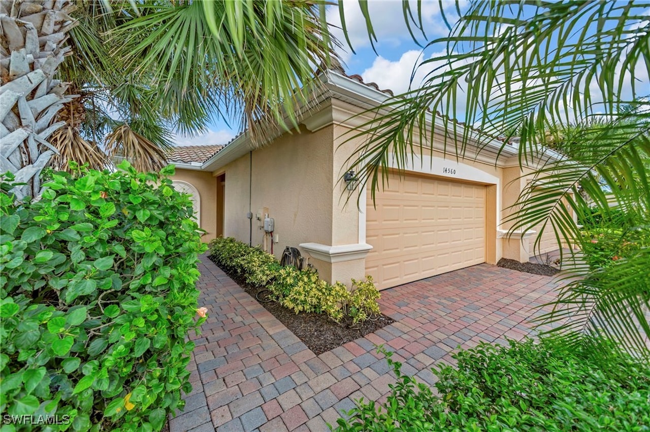 14560 Grapevine Dr Naples, FL 34114 | MLS 225068930
