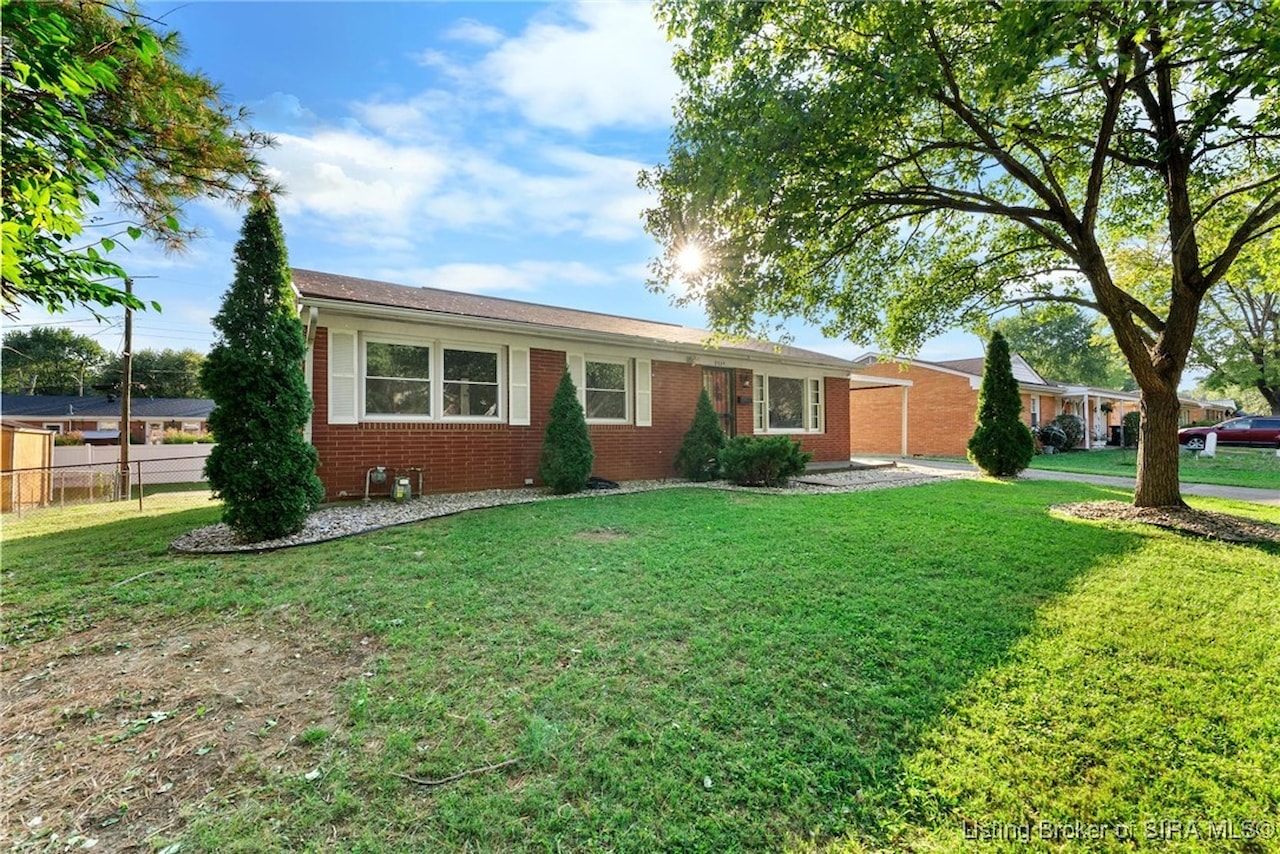 2416 Lyon Ln New Albany, IN 47150 | MLS 2025011490