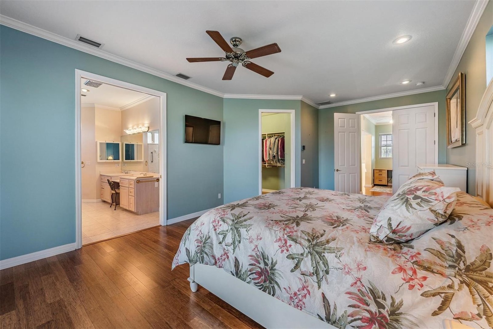 921 Point Seaside Dr Crystal Beach, FL 34681 | MLS TB8445184