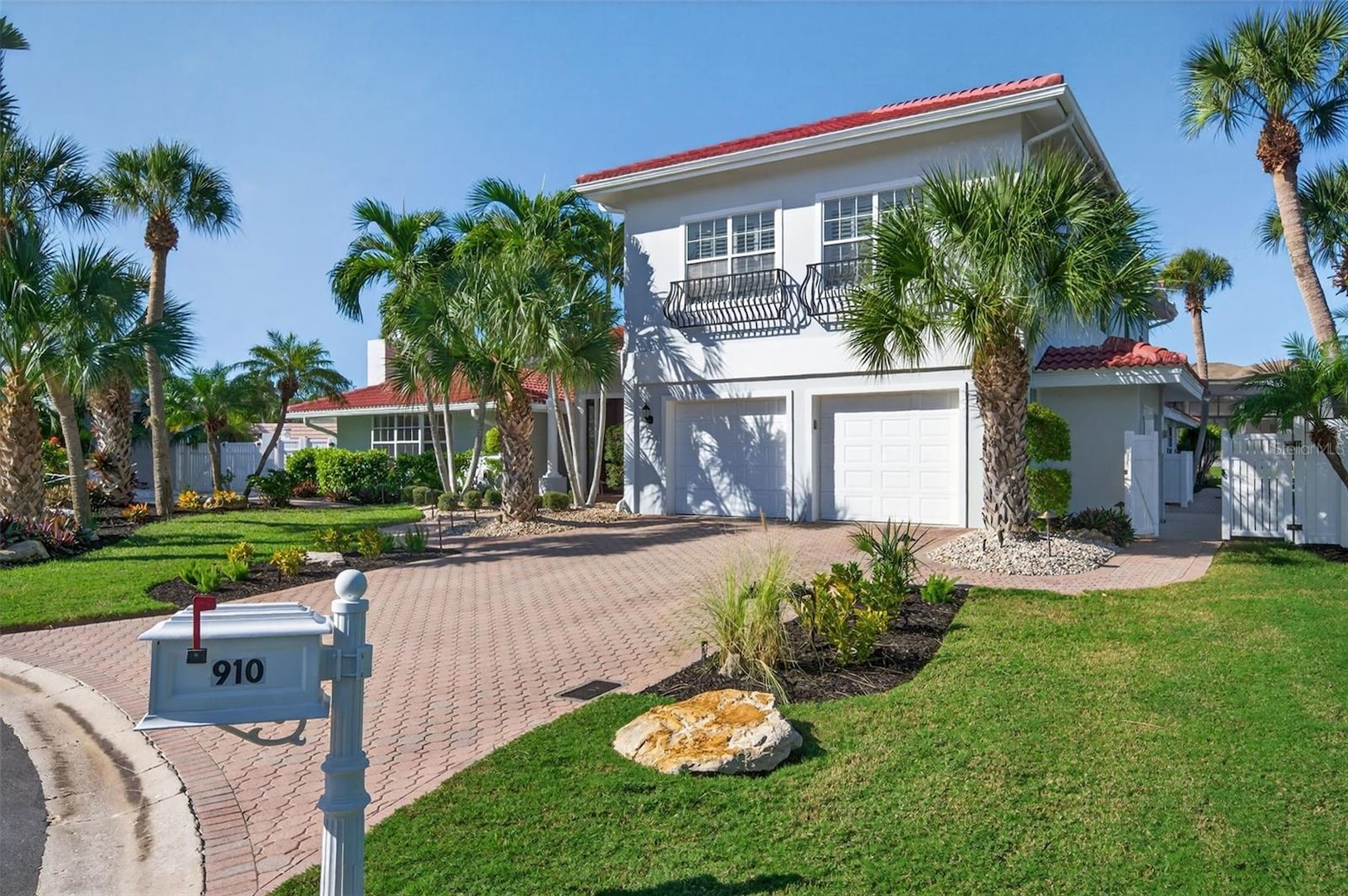 910 Siesta Key PLACE - Sarasota, FL 34242 - Siestas Bayside