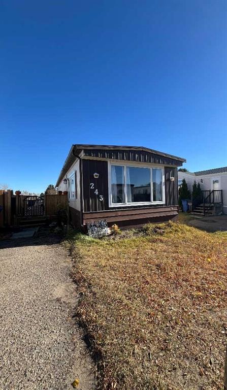 243 Fleet St SW Medicine Hat, AB, T1A 7Z4 - MLS#A2267279