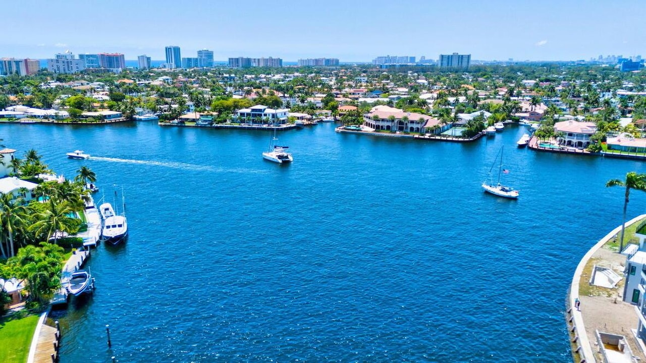 2360 SE 7th Drive Pompano Beach, FL 33062 | MLS R11095349