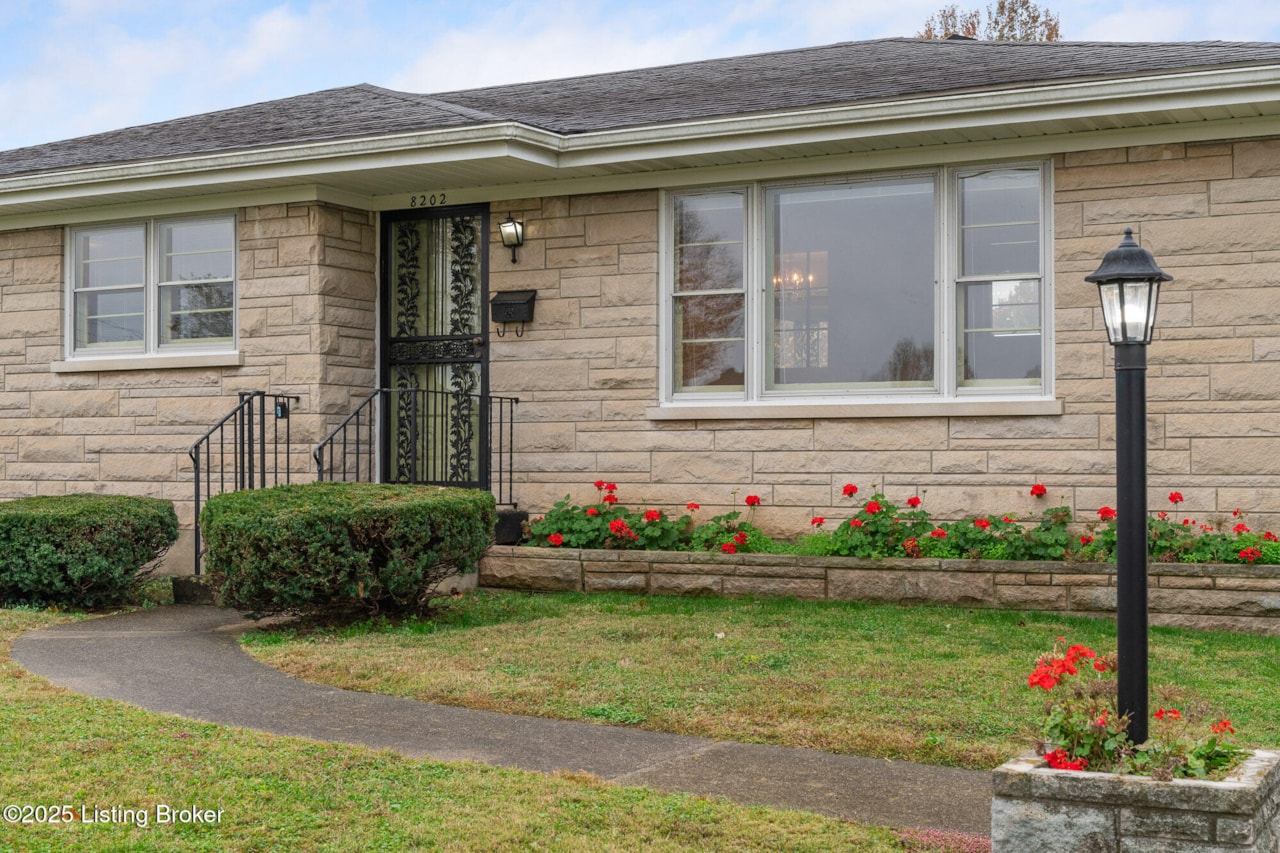 8202 Red Cedar Way Louisville, KY 40219 | MLS 1703032