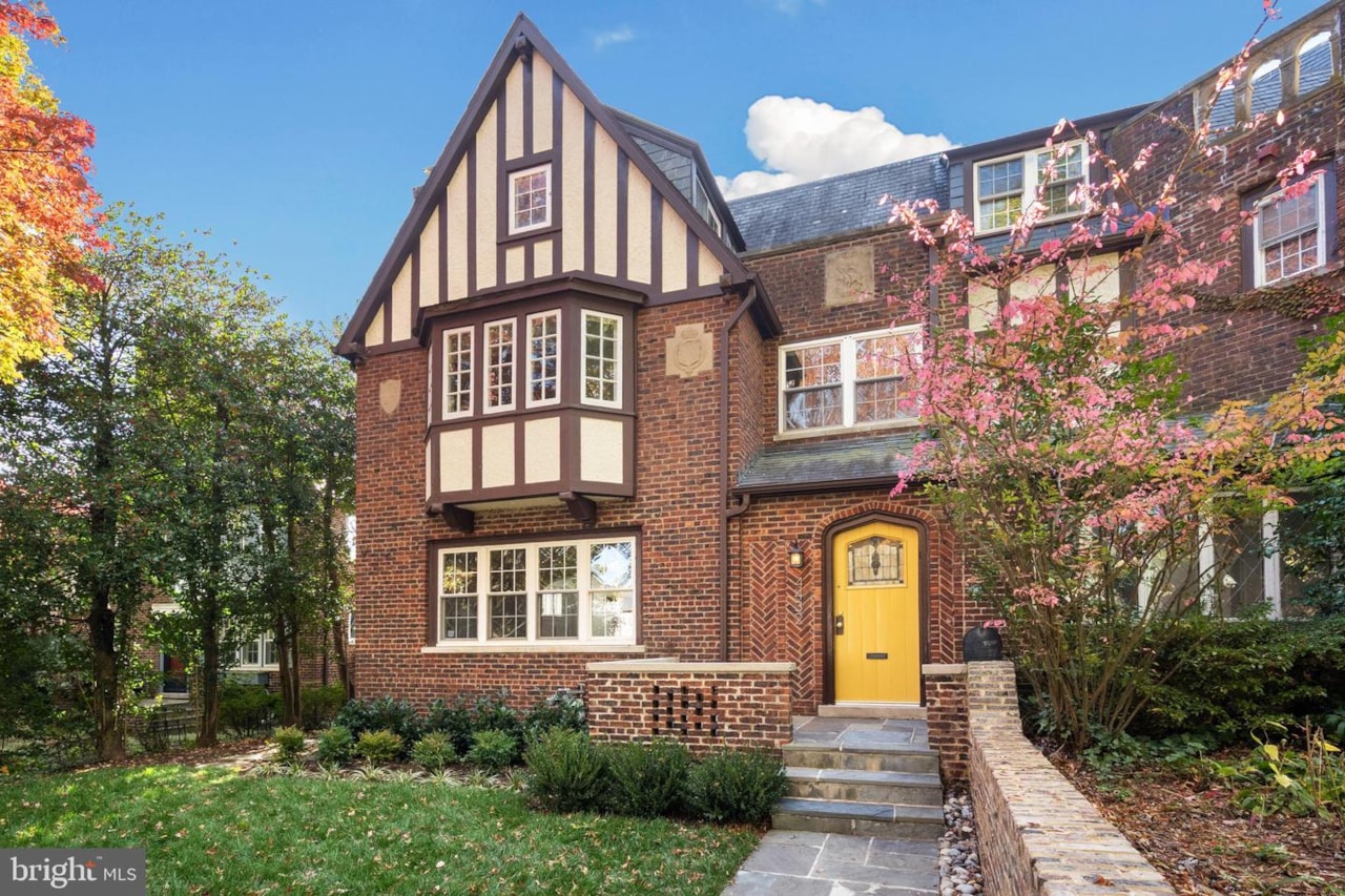 4432 Q St NW Washington, DC 20007 home for sale in Foxhall Village