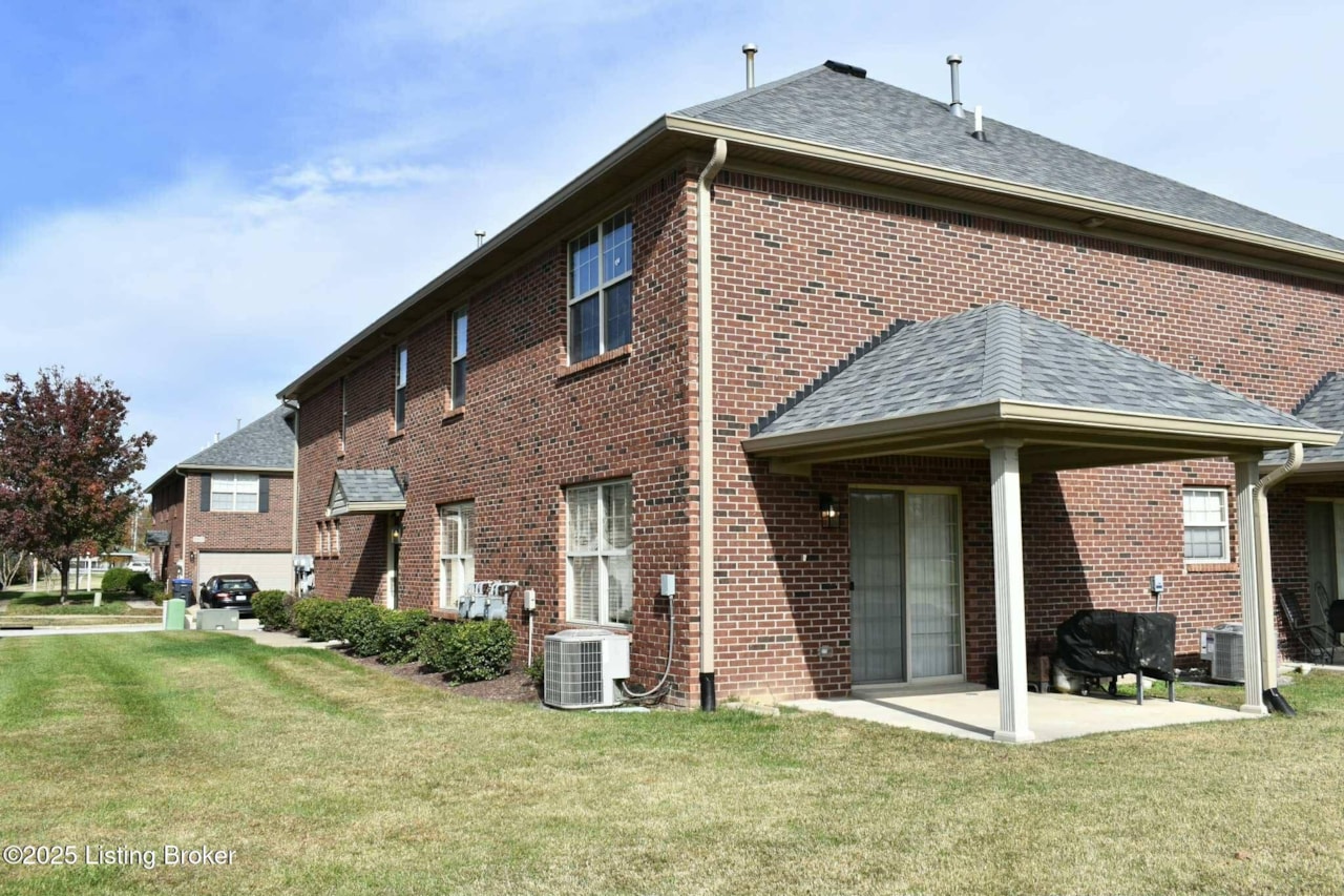 5929 Dewitt Dr Louisville, KY 40258 | MLS 1703214