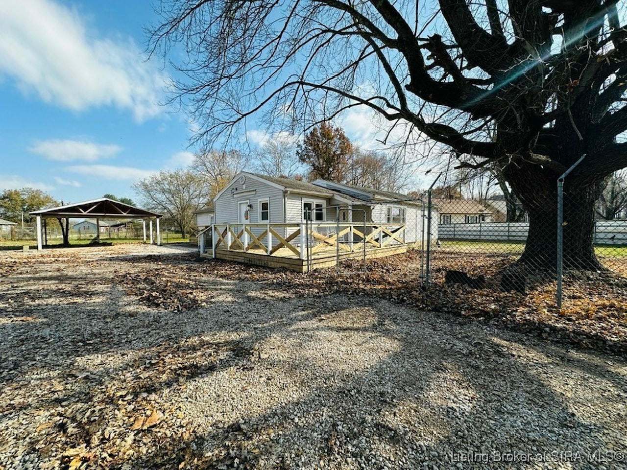 544 E Hilltop Dr Scottsburg, IN 47170 | MLS #2025012307