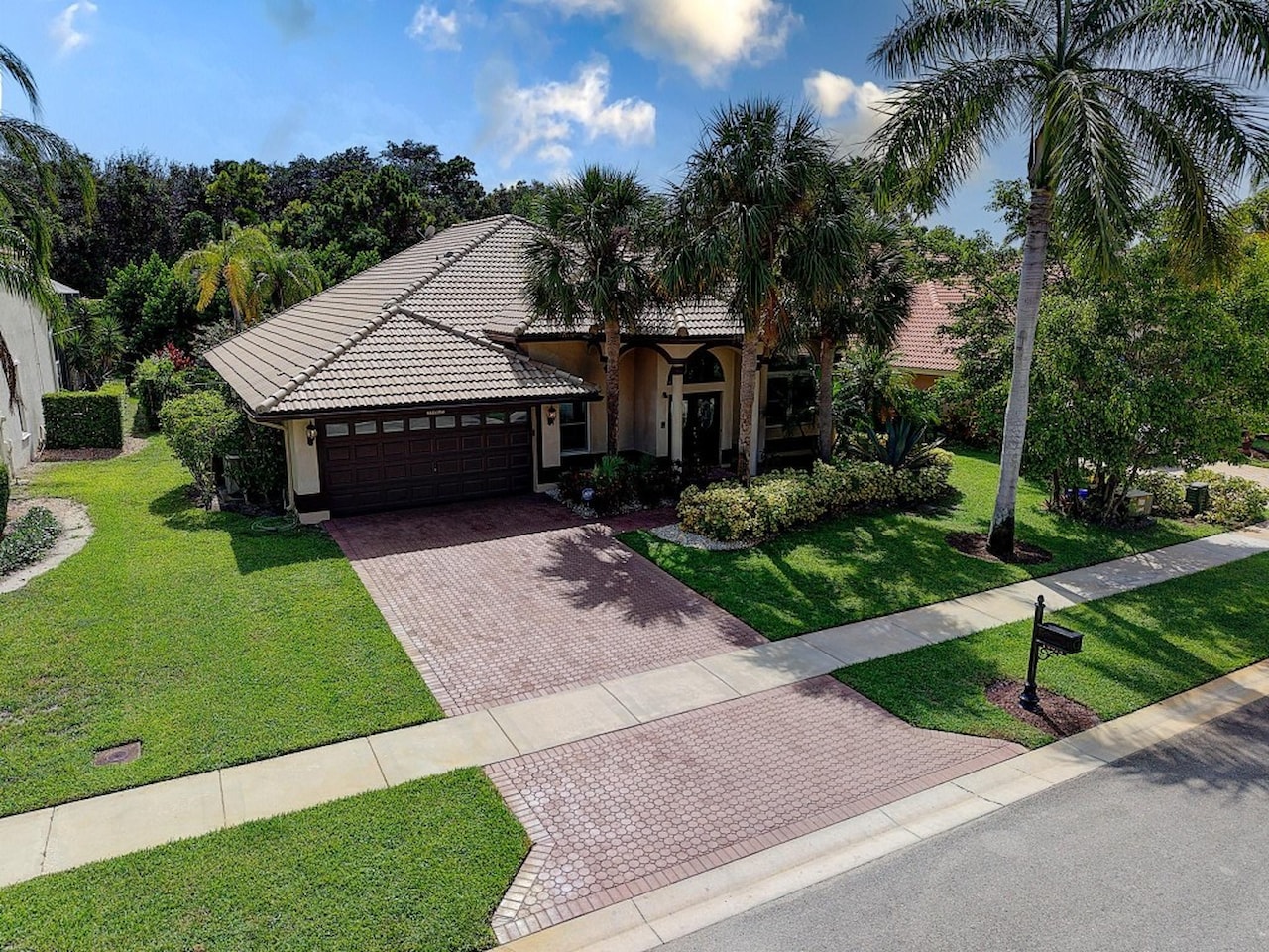 19923 Dinner Key Dr Boca Raton, FL 33498 | MLS F10513048