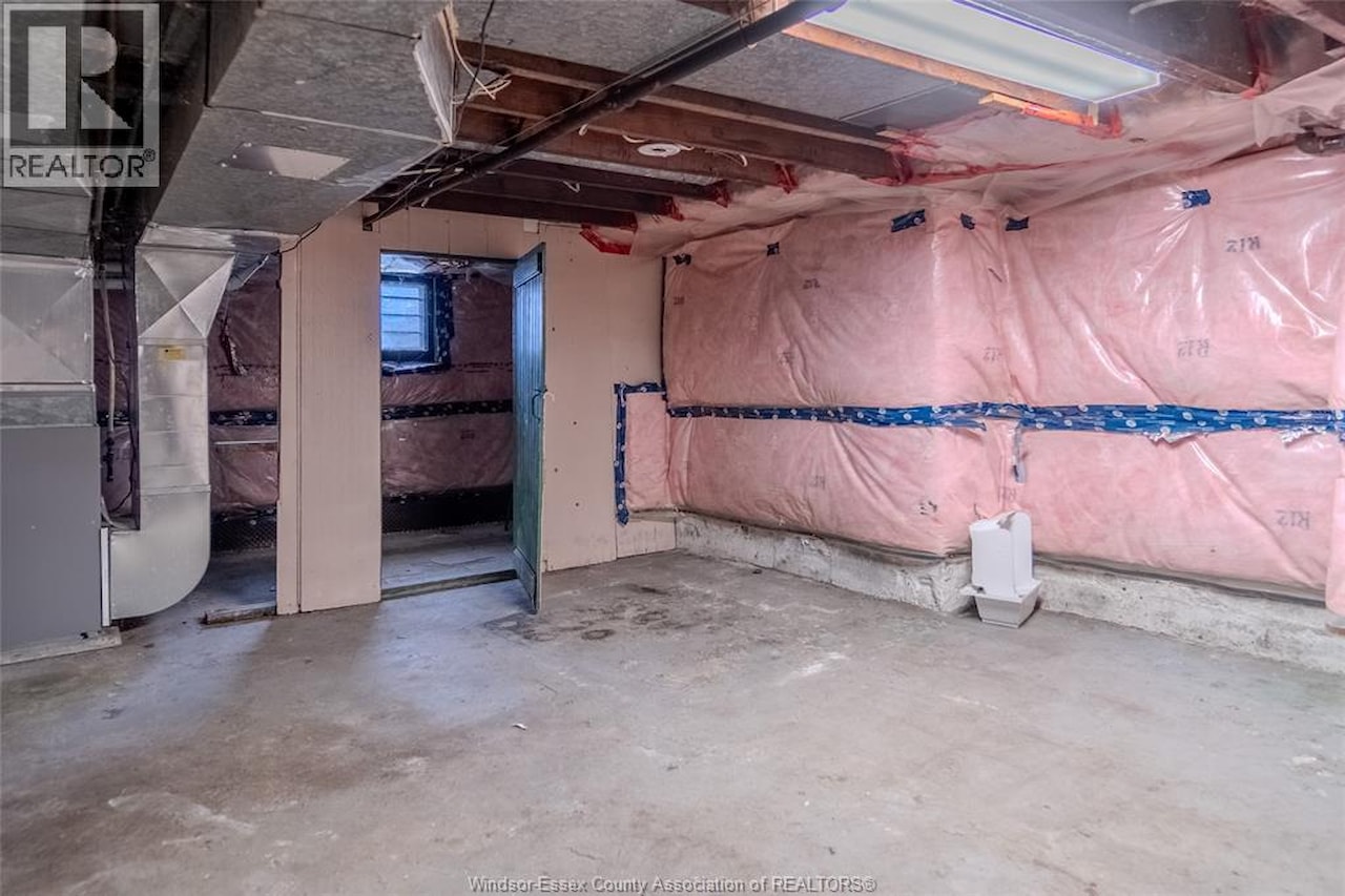 2973 Peter Street, Windsor ON | MLS® 25029177 Home for Sale | ViewHomes.ca