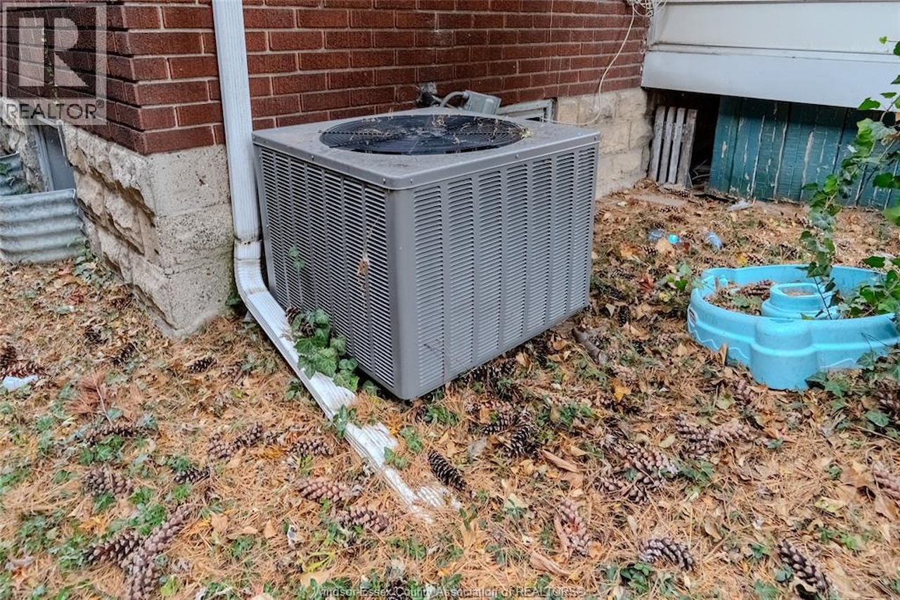 2973 Peter Street, Windsor ON | MLS® 25029177 Home for Sale | ViewHomes.ca