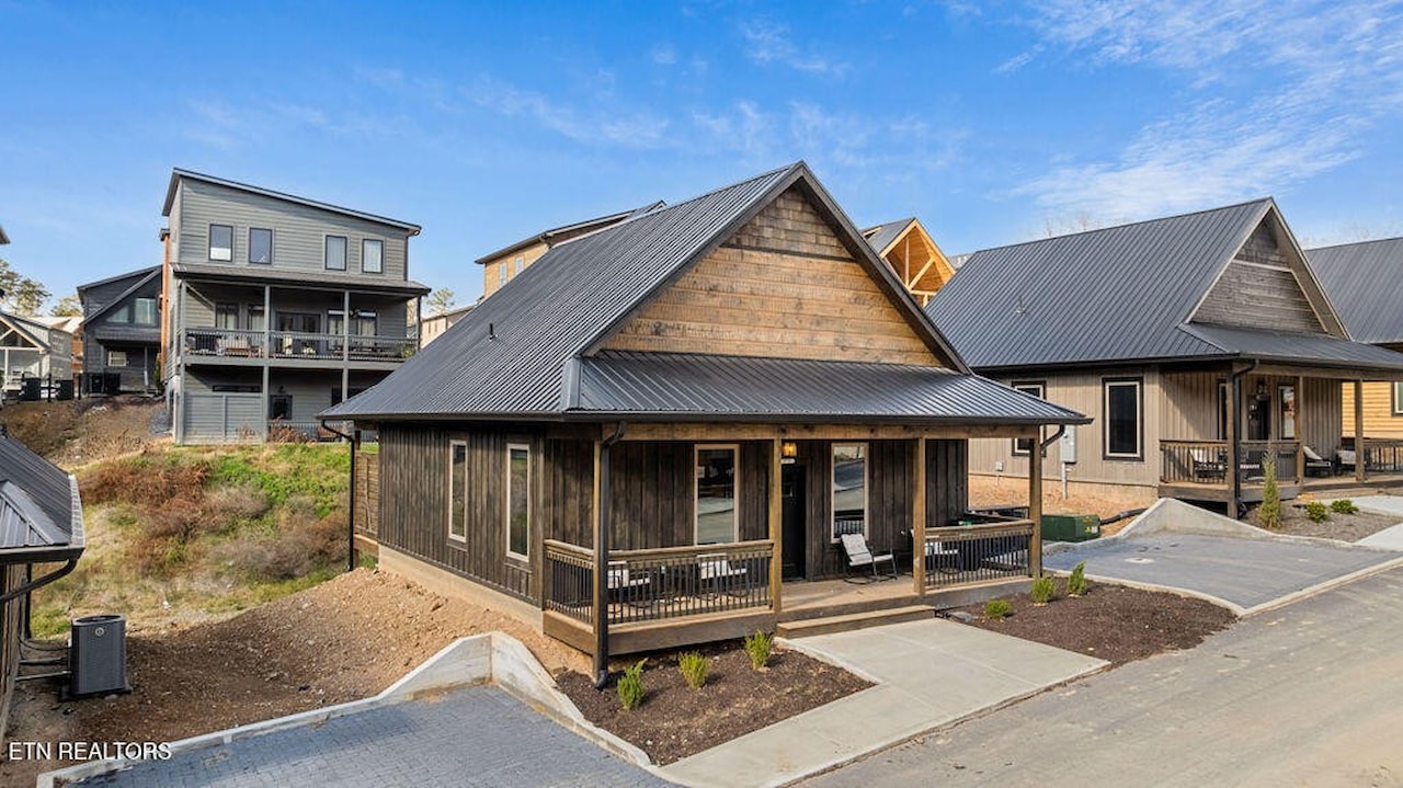 571 Warbonnet Way Sevierville, TN 37863 | MLS 3049996