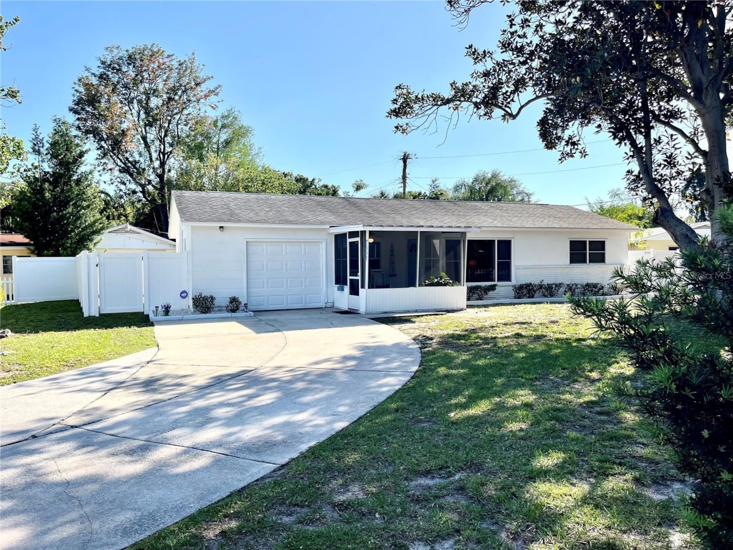 7598 14th St N - St. Petersburg, FL 33702 - Meadow Lawn 5th Add