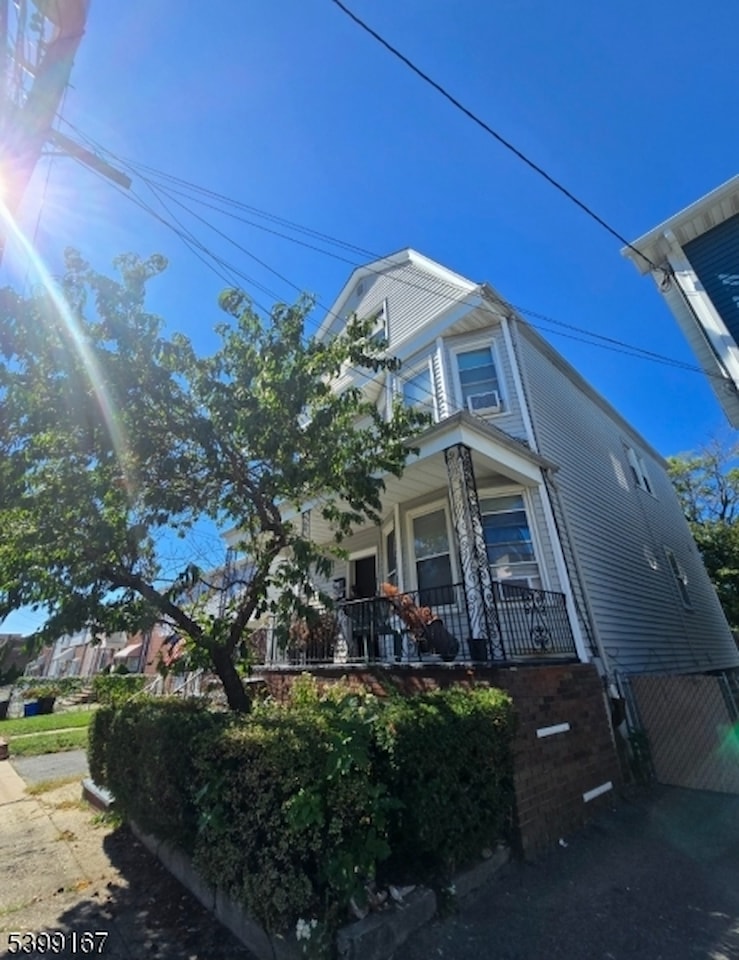 251 Highland Ave Kearny Town, NJ 07032 | The Maggee Miggins Group
