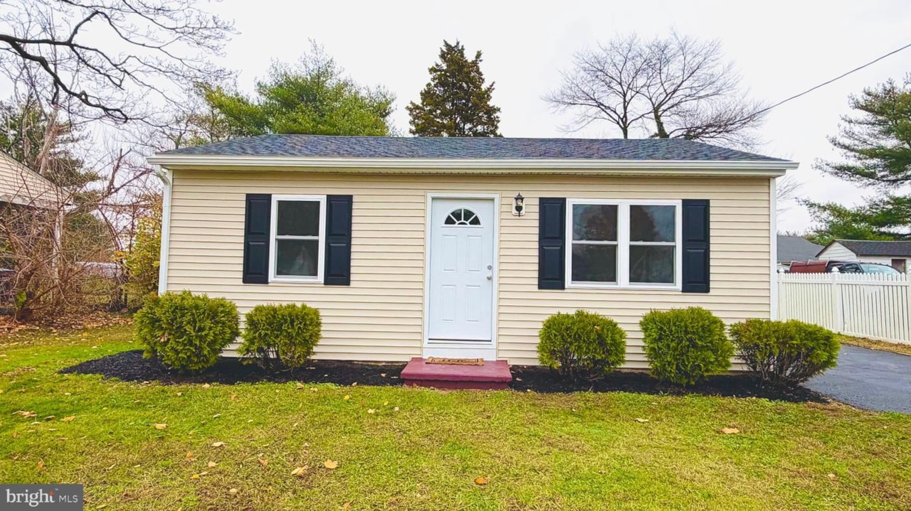 PHOTOS & DETAILS: 54 Locust St, Smyrna, DE 19977 For Sale - MLS # ...
