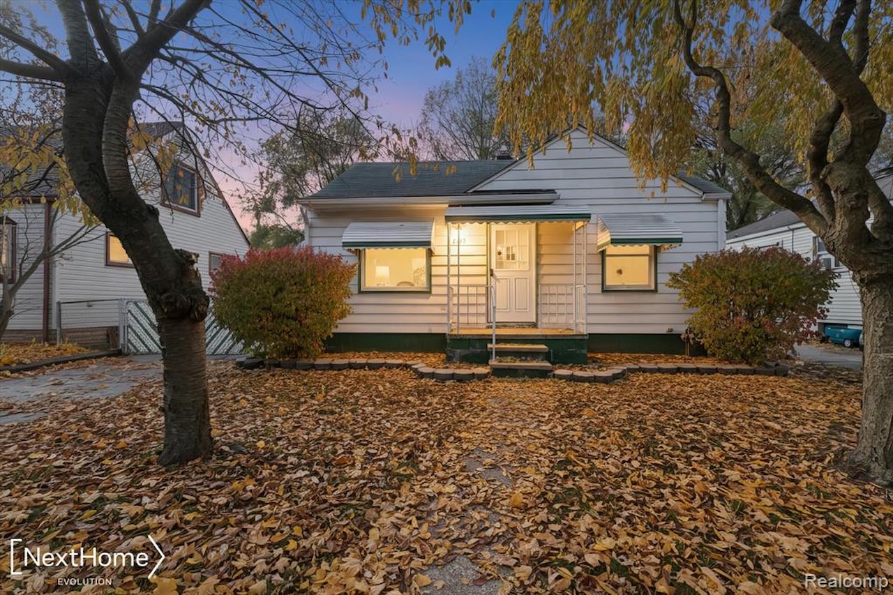 1969 Regina Ave Lincoln Park, MI 48146 | MLS 20251053184