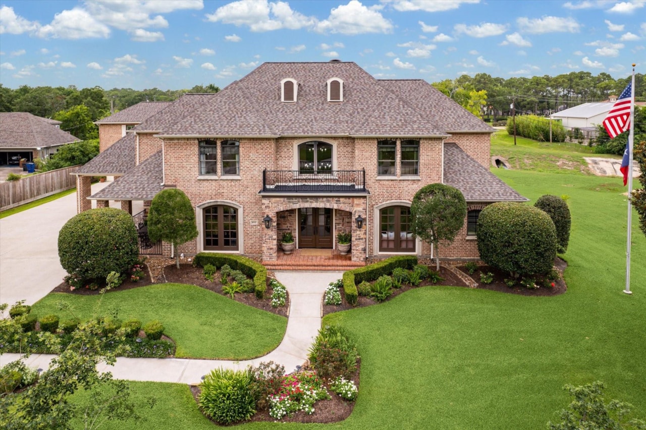 1002 Cowards Creek Court, Friendswood, TX 77546 - home for sale