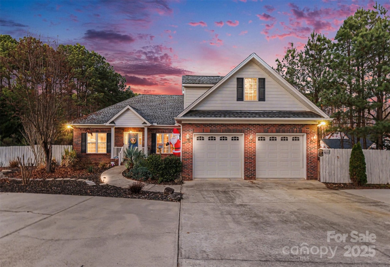 5418 Commodore Place Clover SC 29710 | MLS #4329218 | Hendrix Properties