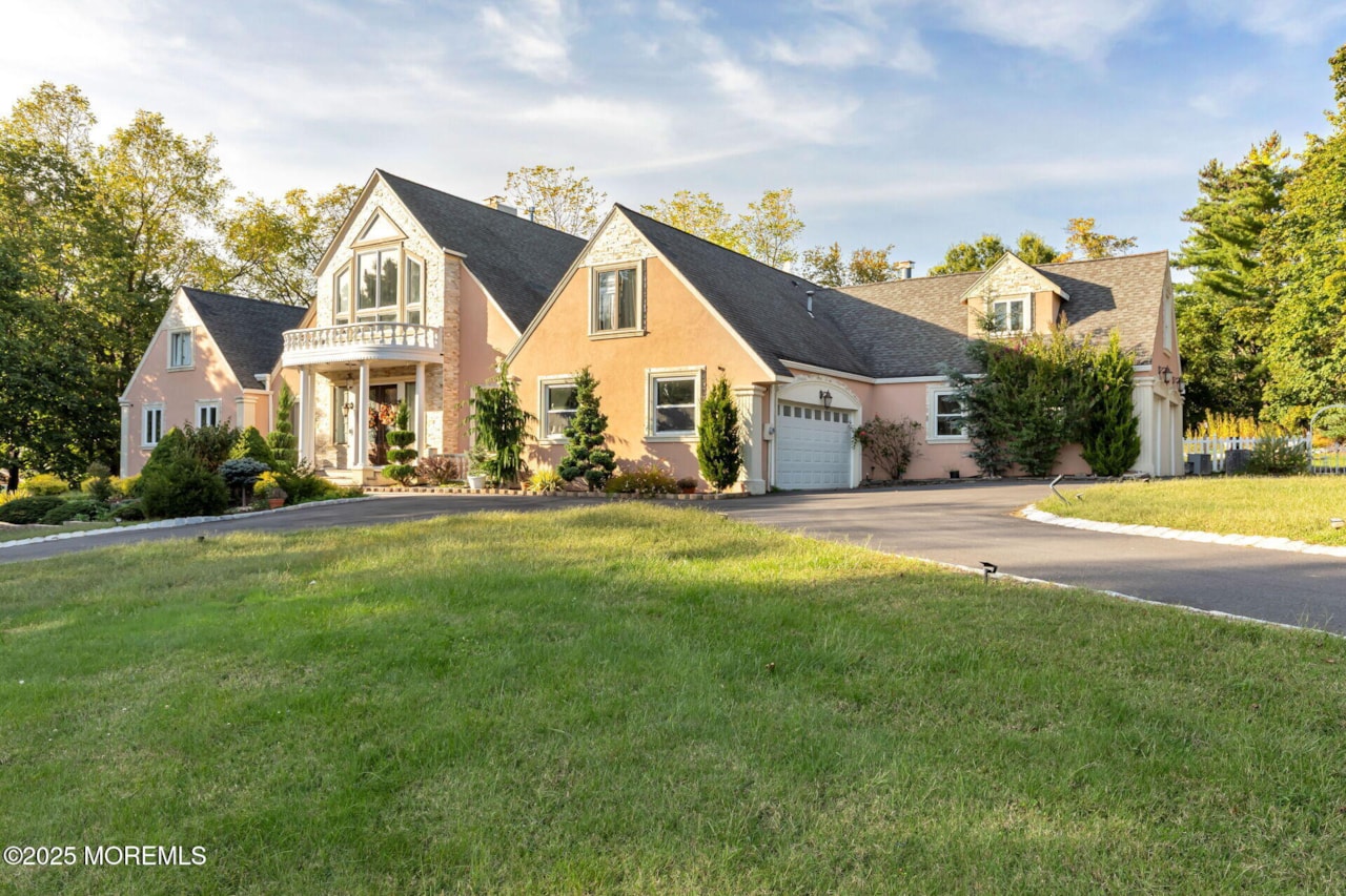14 Schanck Rd Holmdel, NJ 07733 | MLS 22537541
