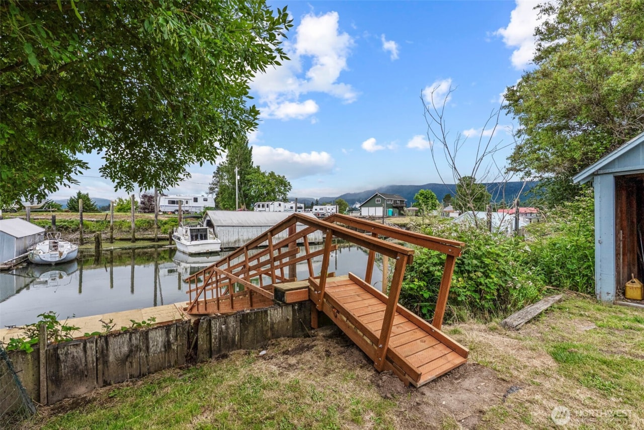 211 N Welcome Slough Rd Cathlamet, WA 98612 | MLS® 2331423