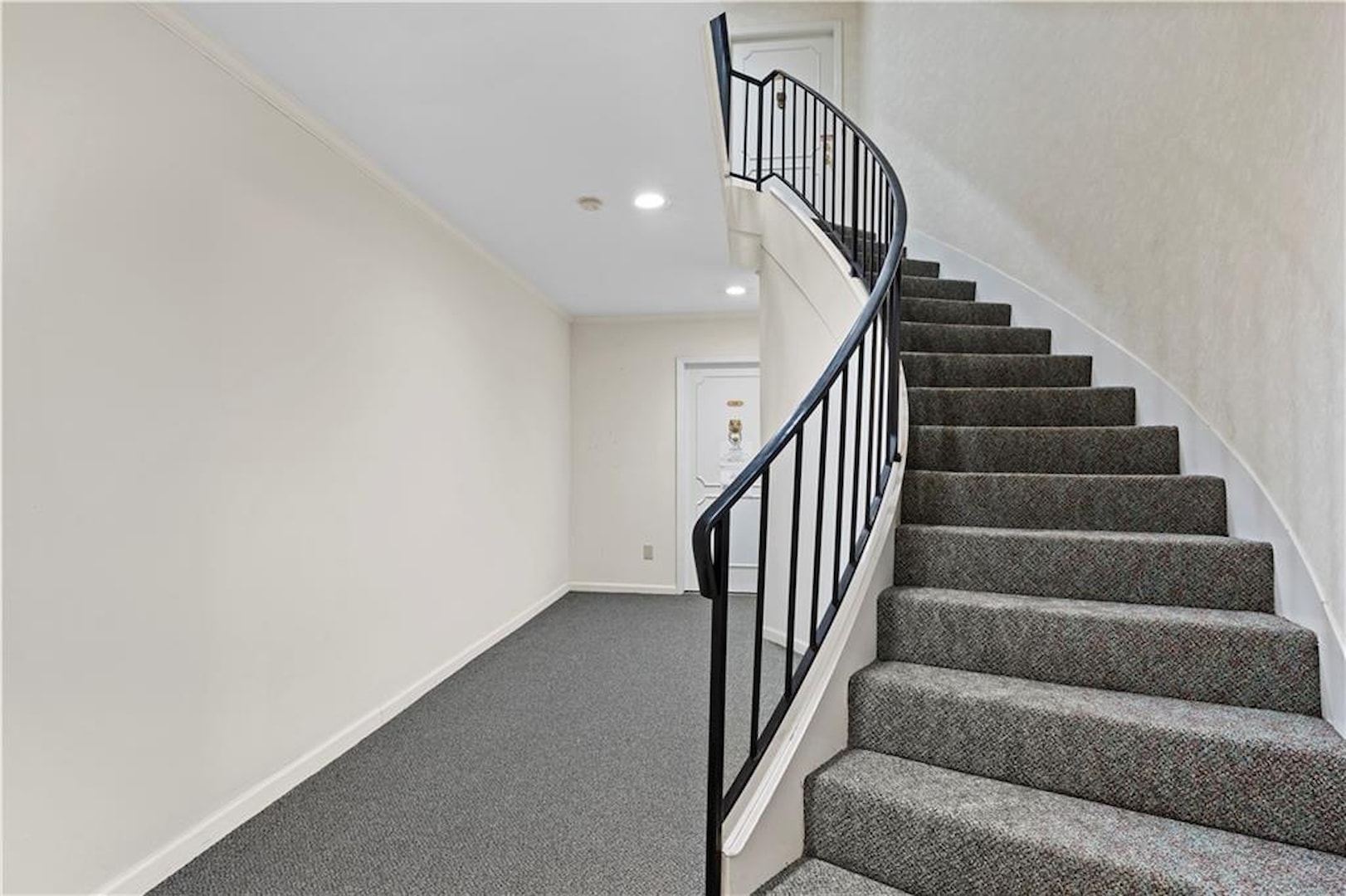 5400 Roswell Road #APT L6 Sandy Springs, GA 30342 | MLS 7698271