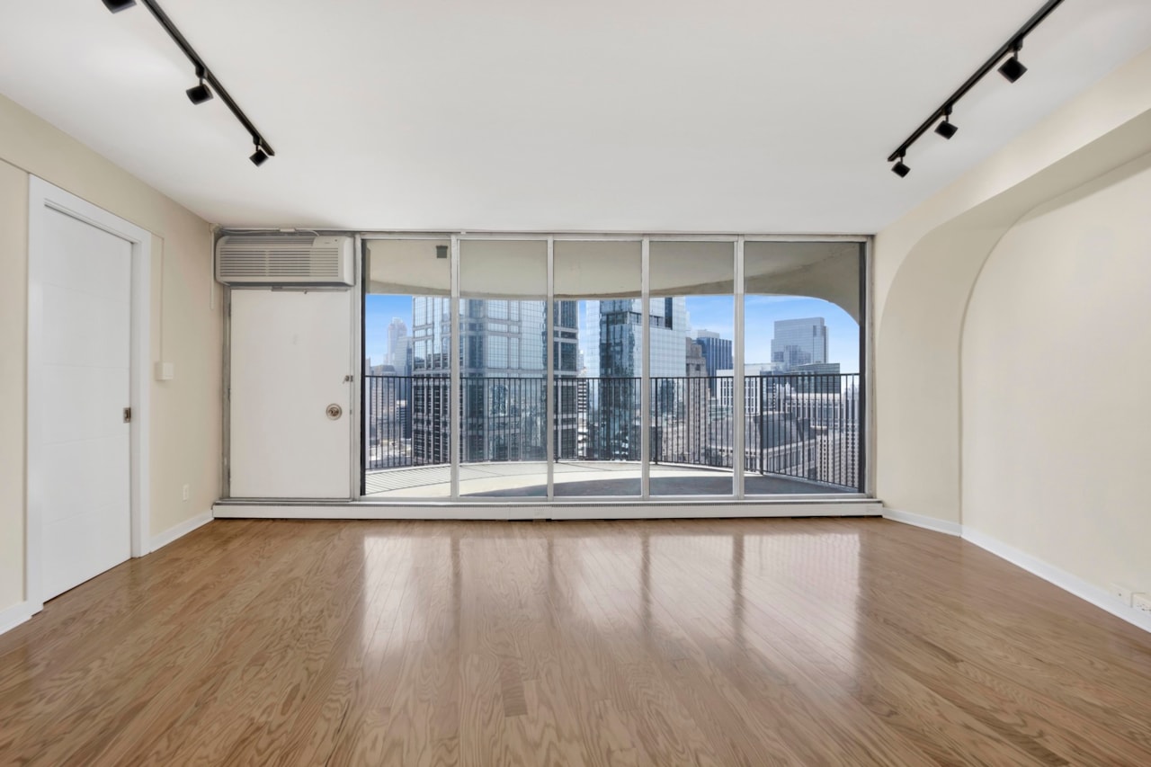 300 N State St #4512 in Chicago is offered for $329,000 - MLS # 12543074