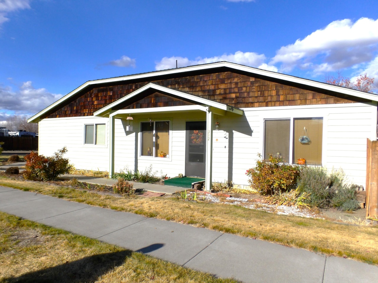 312 NW 21st St Redmond OR 97756 | Cedar Village Home For Sale | MLS ...