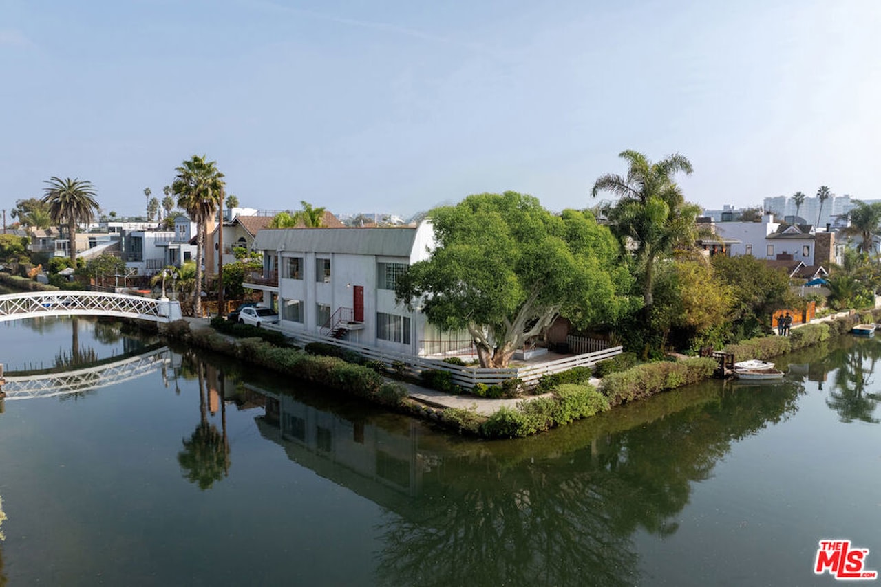 PHOTOS & DETAILS: 2300 Grand Canal, Venice, CA 90291 For Sale - MLS ...