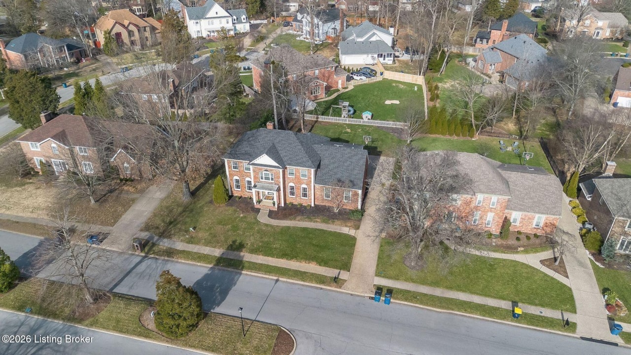 414 Lake Forest Pkwy Louisville, KY 40245 | MLS #1707110