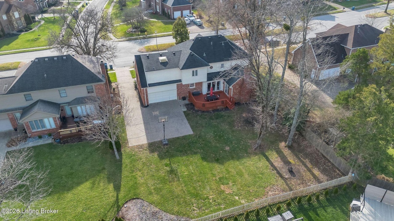 414 Lake Forest Pkwy Louisville, KY 40245 | MLS #1707110