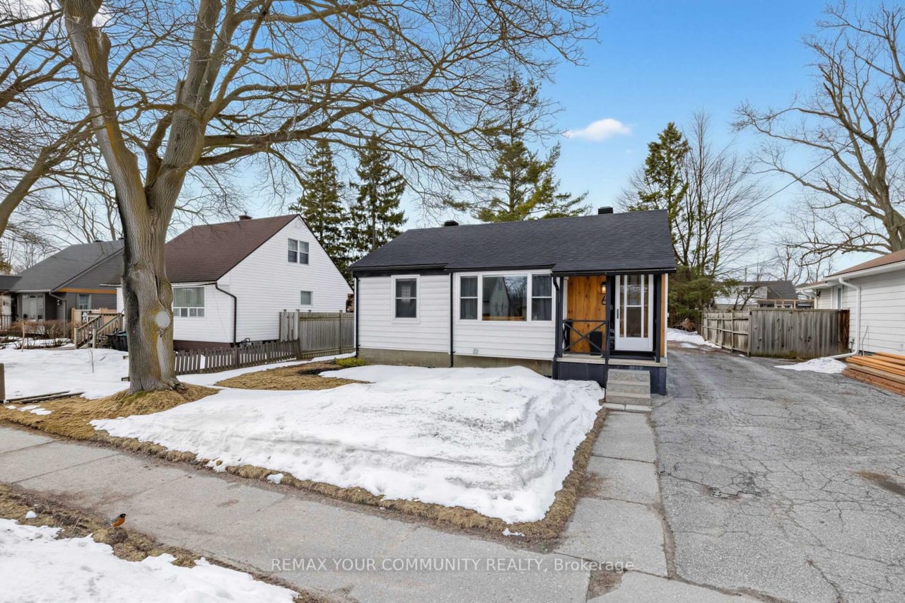 home for sale in Barrie for $599,000