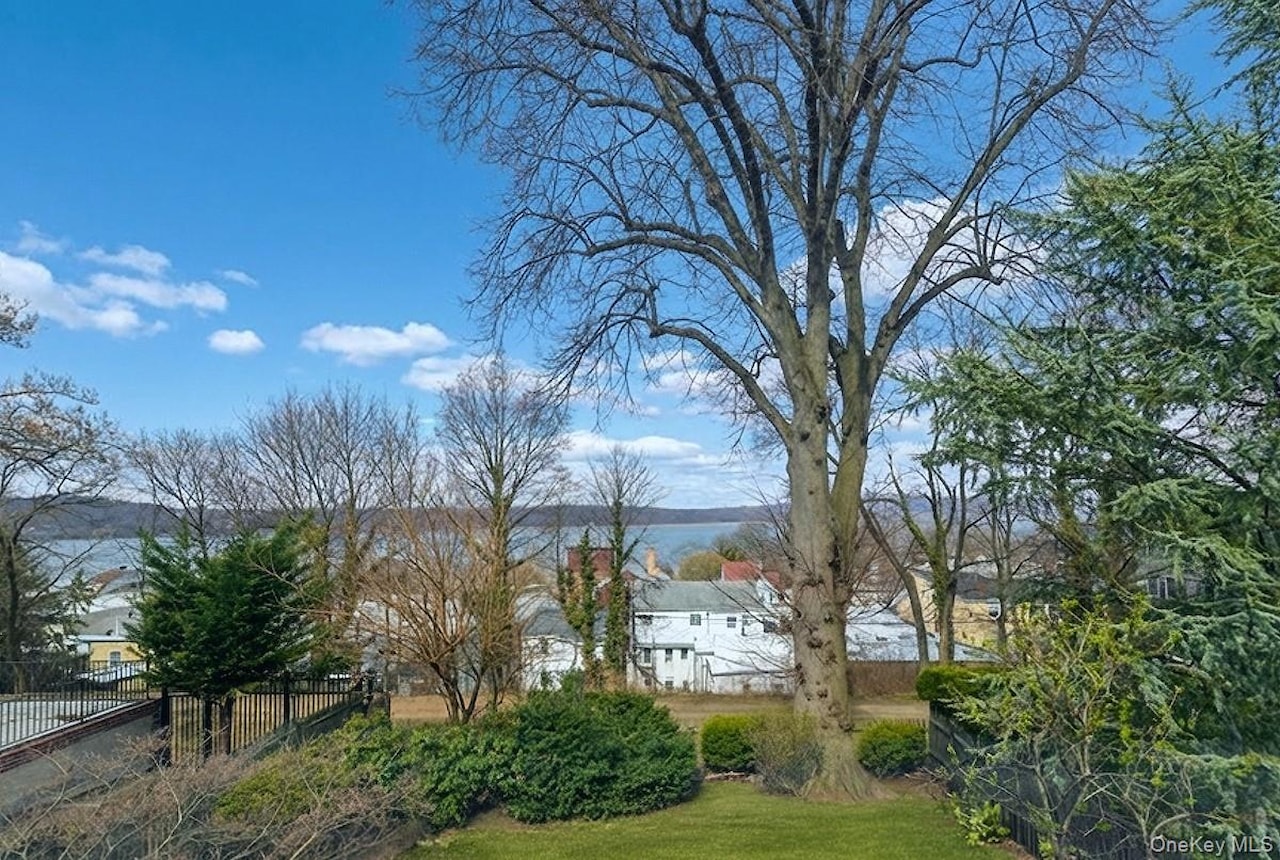 1 Chestnut Ct Dobbs Ferry, NY 10522 - $1,195,000