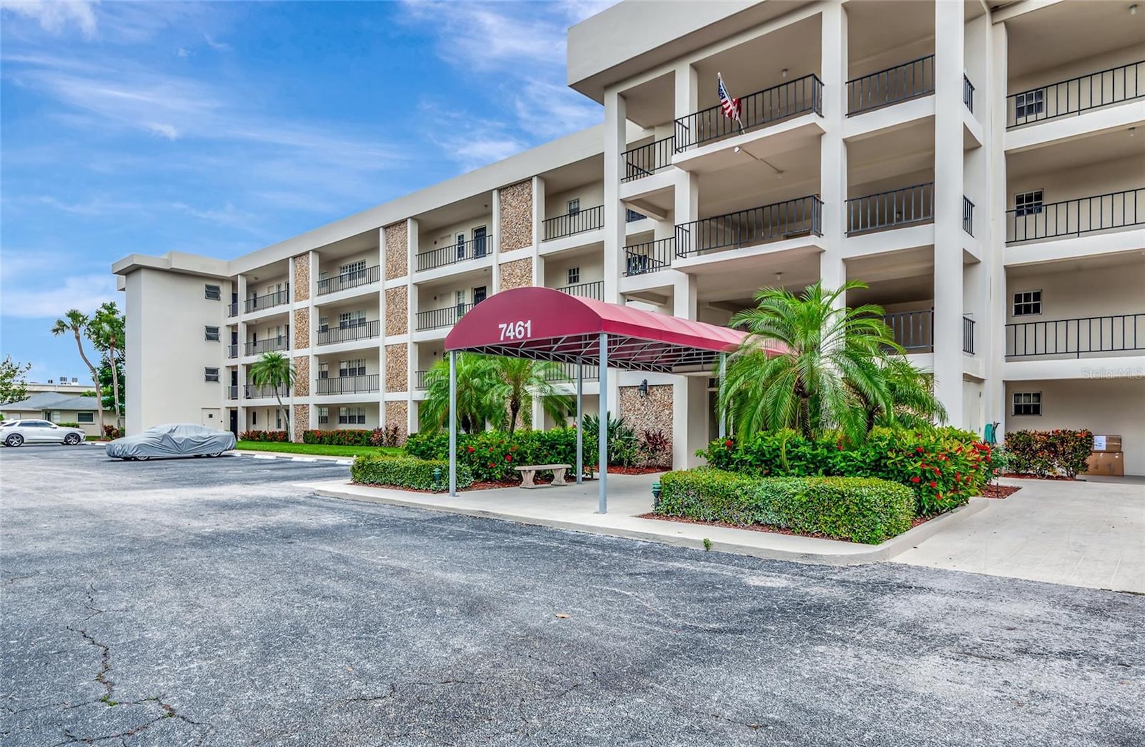 7461 W Country Club Dr N #203, Sarasota, FL | $250,000 | condo for sale