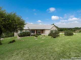 1699 Lake Ridge Blvd, Canyon Lake, TX 77133 - home for sale