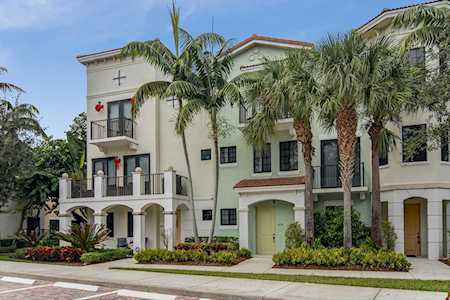 Centra Townhomes for Sale | Boca Raton Real Estate