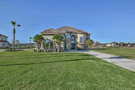 Gated Neighborhoods In and Around The Woodlands, Texas