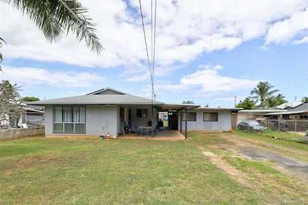 Maila Gibson-Bandmann | DwellHawaii.com