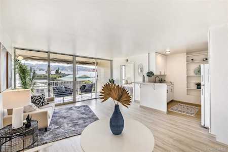 Maila Gibson-Bandmann | DwellHawaii.com