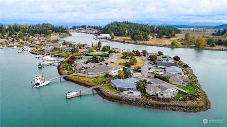 Waterfront Homes with Docks for Sale in Puget Sound