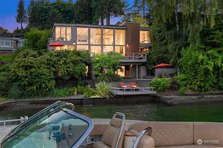 Pros and Cons of Buying a Lake House in Seattle