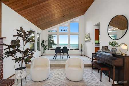 Vashon Island Waterfront Homes (Local Waterfront Specialists)