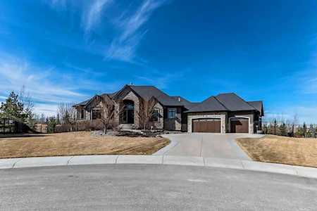 Calgary Homes with Swimming Pools For Sale