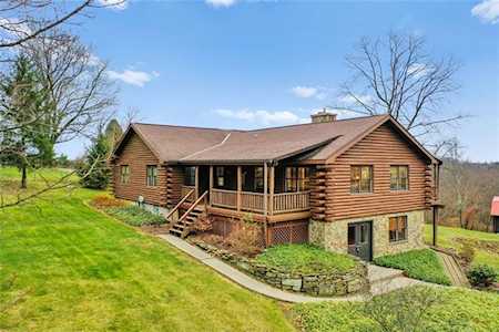 Log Homes and Log Cabins For Sale