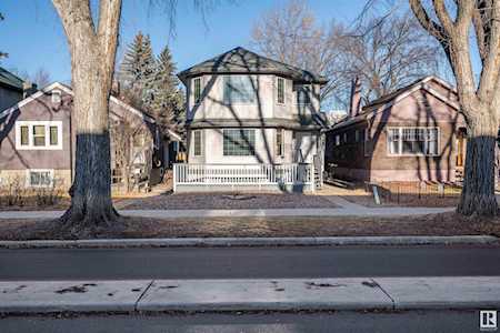 Calahoo Alberta Homes with Walkout Basements