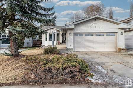 St. Albert Alberta Homes with Hot Tub