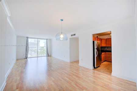 Lincoln Bay Towers Condos for Sale | 1450 Lincoln Rd