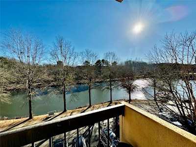 Clairmont Place Condos for Sale in Decatur | 1800 Clairmont Lake