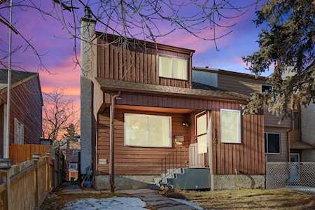 Difference Between Calgary Condos and Townhouses