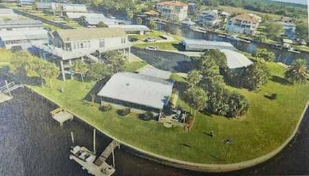 Shell Point Beach in Wakulla County, Florida • Homes For Sale