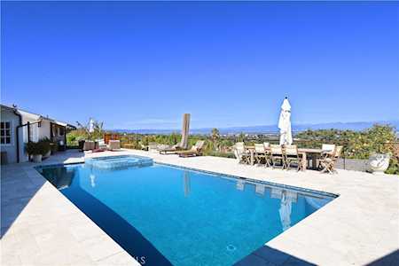 Swimming Pool Homes for Sale in Los Angeles | Los Angeles Real Estate