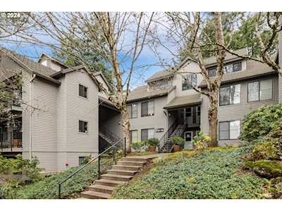 Lacey Beth Lockhart | HillshireRealtyGroup.com